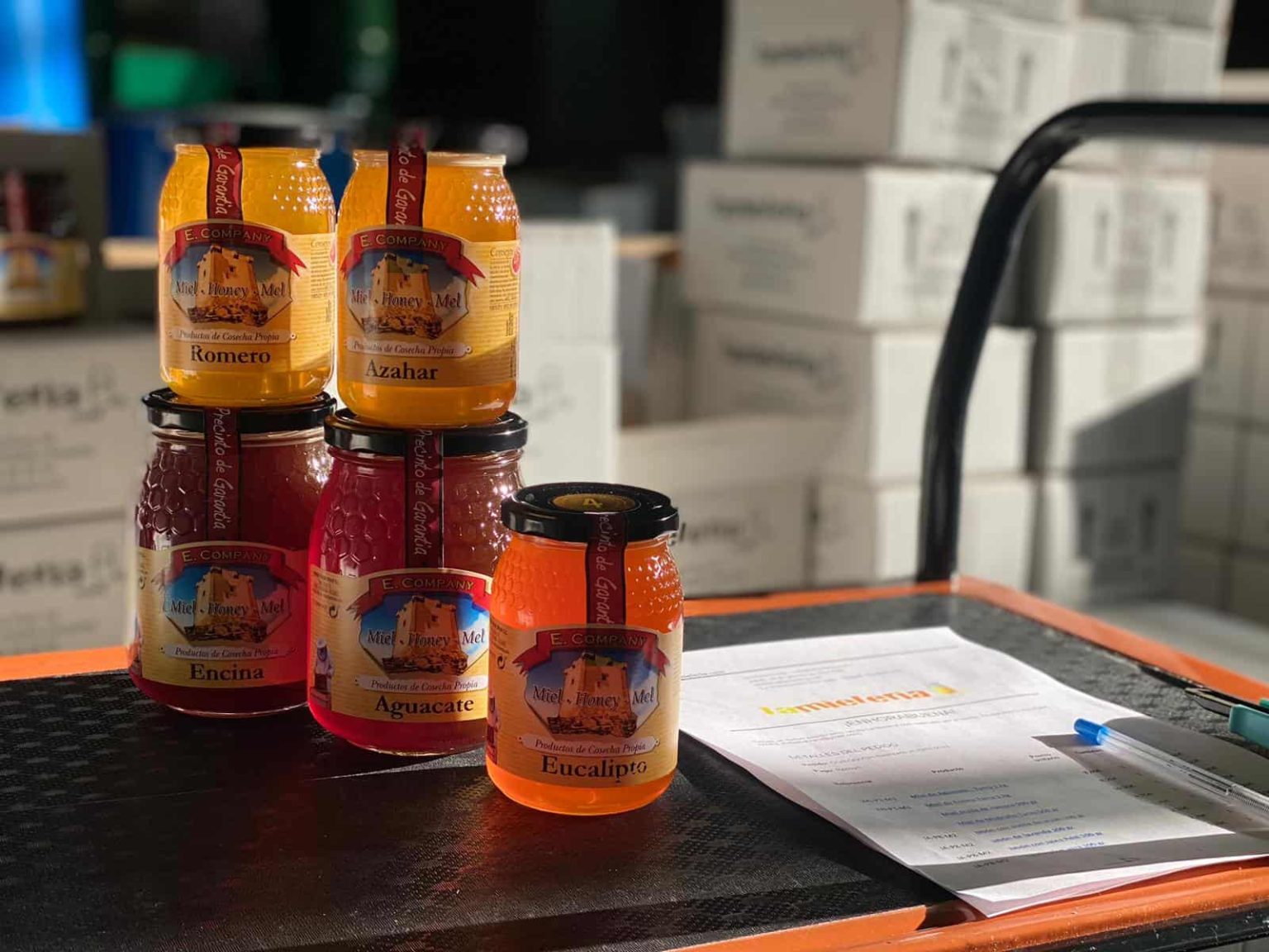 ¡Descubre el Secreto de los Colores de la Miel y su Procedencia!